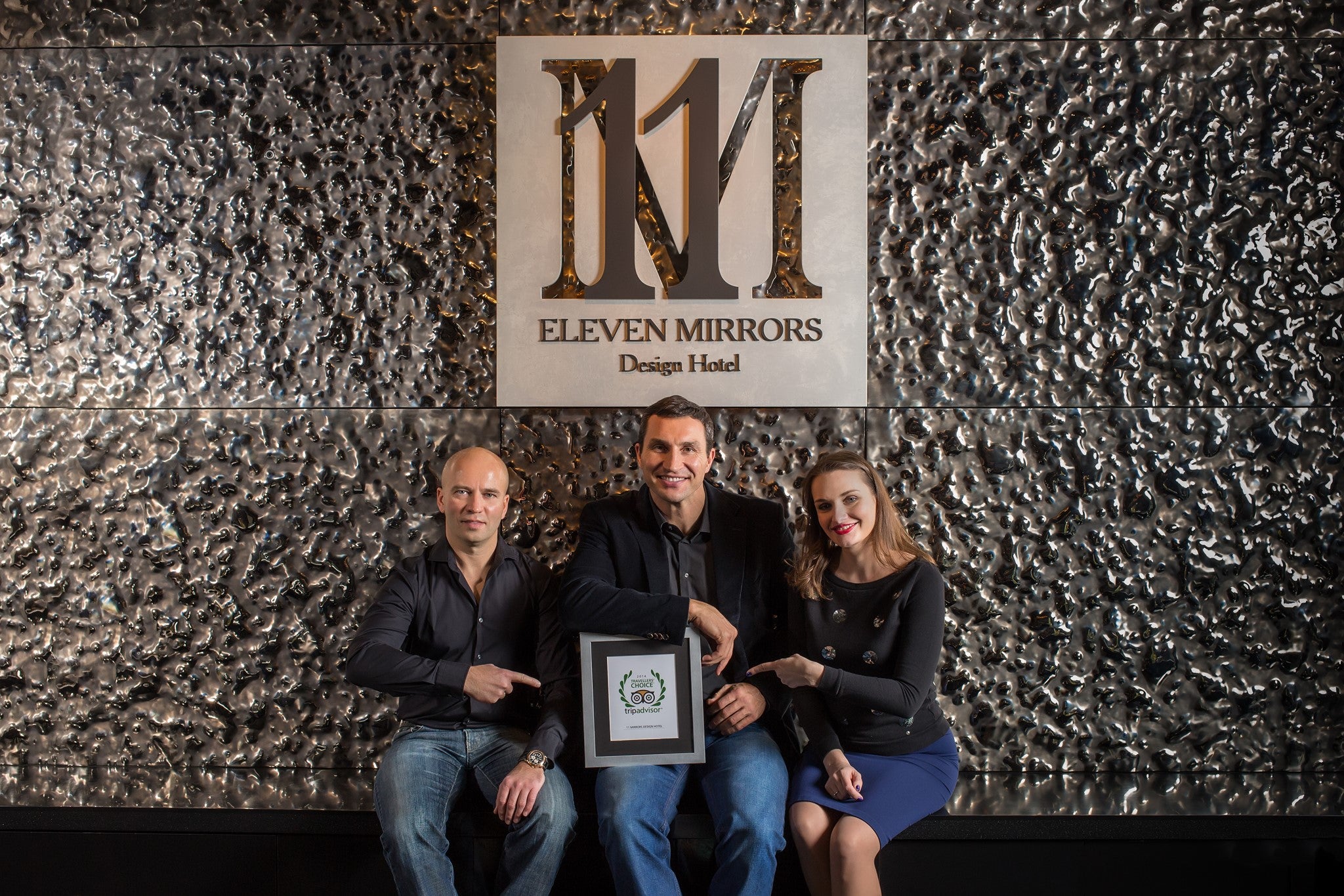 11 Mirrors Rooftop Restaurant & World Class Bar – PlusObject